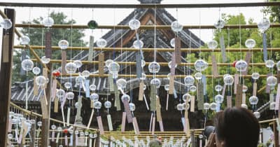 奈良の寺で風鈴まつり 涼の音境内に響く 共同通信