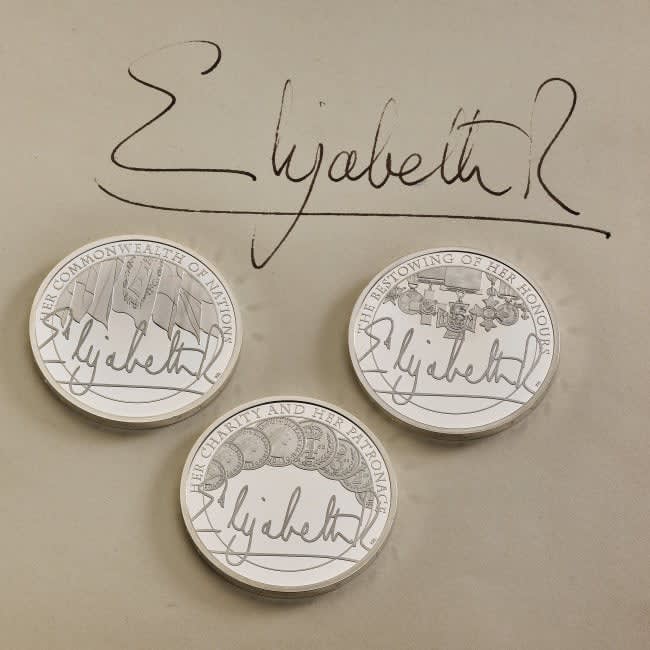 Queen Elizabeth's signature appears on new coin ｜ BANG Showbiz English