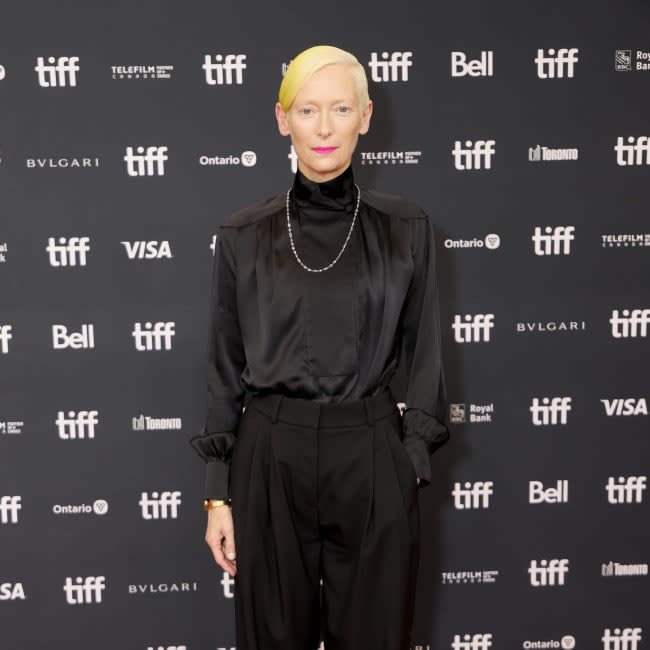 Tilda Swinton pays respects to Queen Elizabeth ｜ BANG Showbiz English