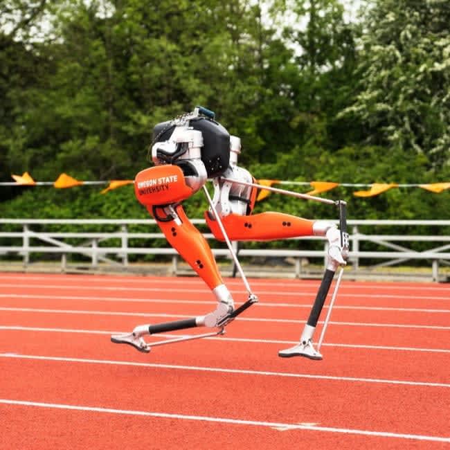 Speedy robot breaks Guinness World Record ｜ BANG Showbiz English